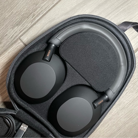 Sony | Headphones | Sony Wh00xm5 Bluetooth Wireless Noisecanceling Headphones In Black | Poshmark